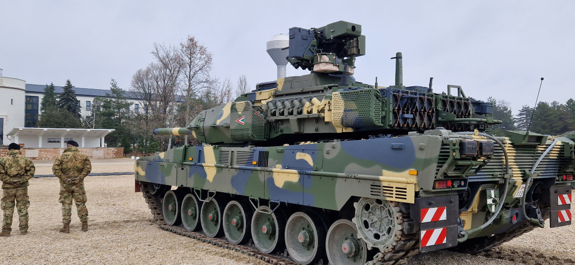Fotók: a világ legjobb tankját kapta meg a Magyar Honvédség - Átadták az első Leopard 2A7HU ...