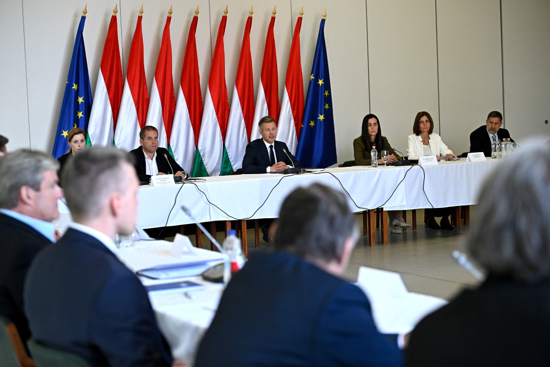 A Magyar-kormány első ülésén már jelen voltak égető kérdések - Portfolio.hu