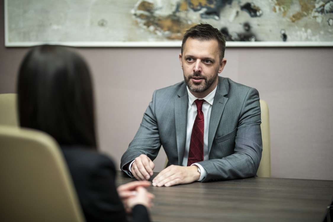 Új privátbanki ügyfélkezelési modellt épít a Magyar Bankholding ...