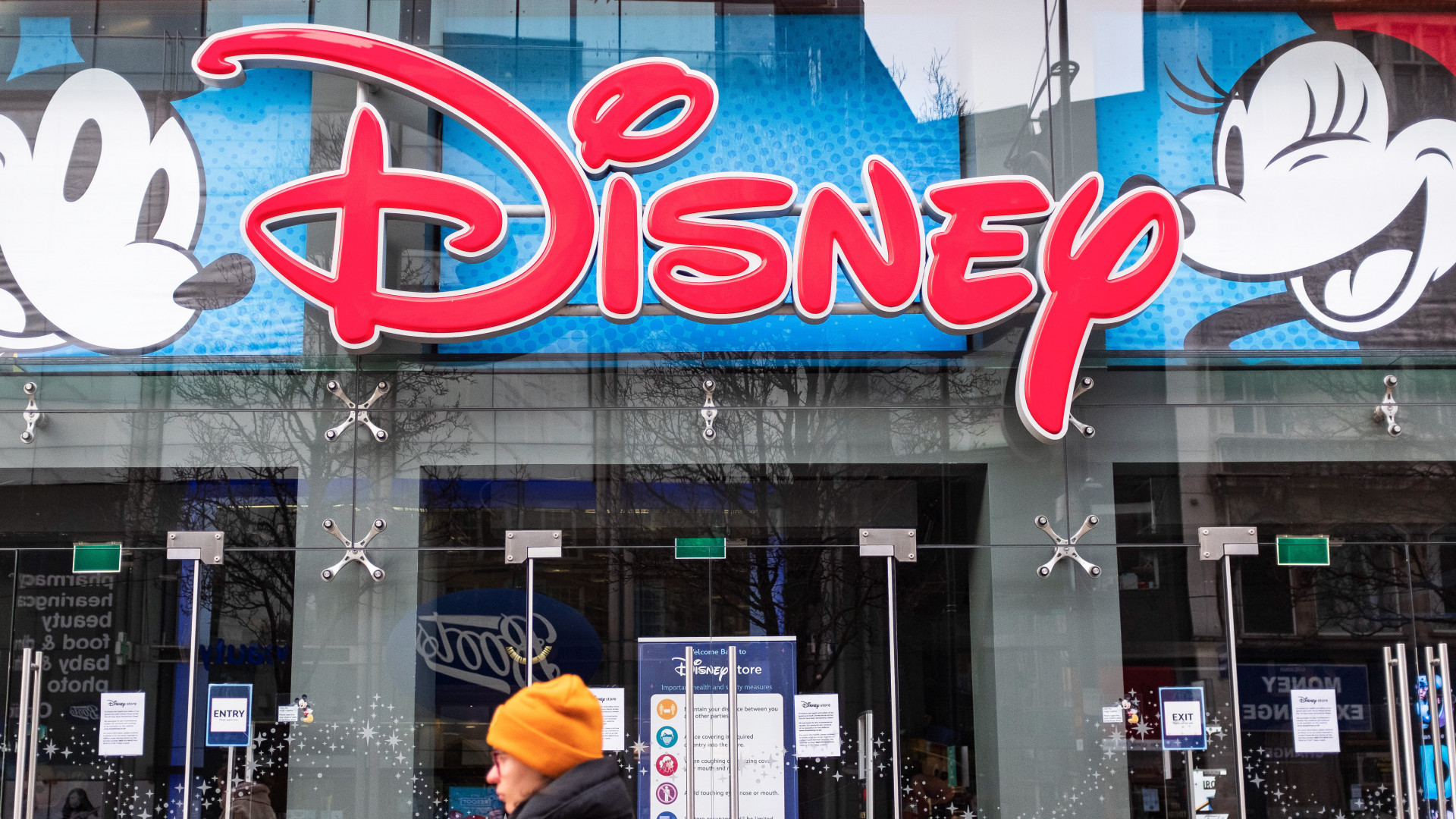 Itt a járvány újabb áldozata: bezárja az egyik stúdióját Disney ...