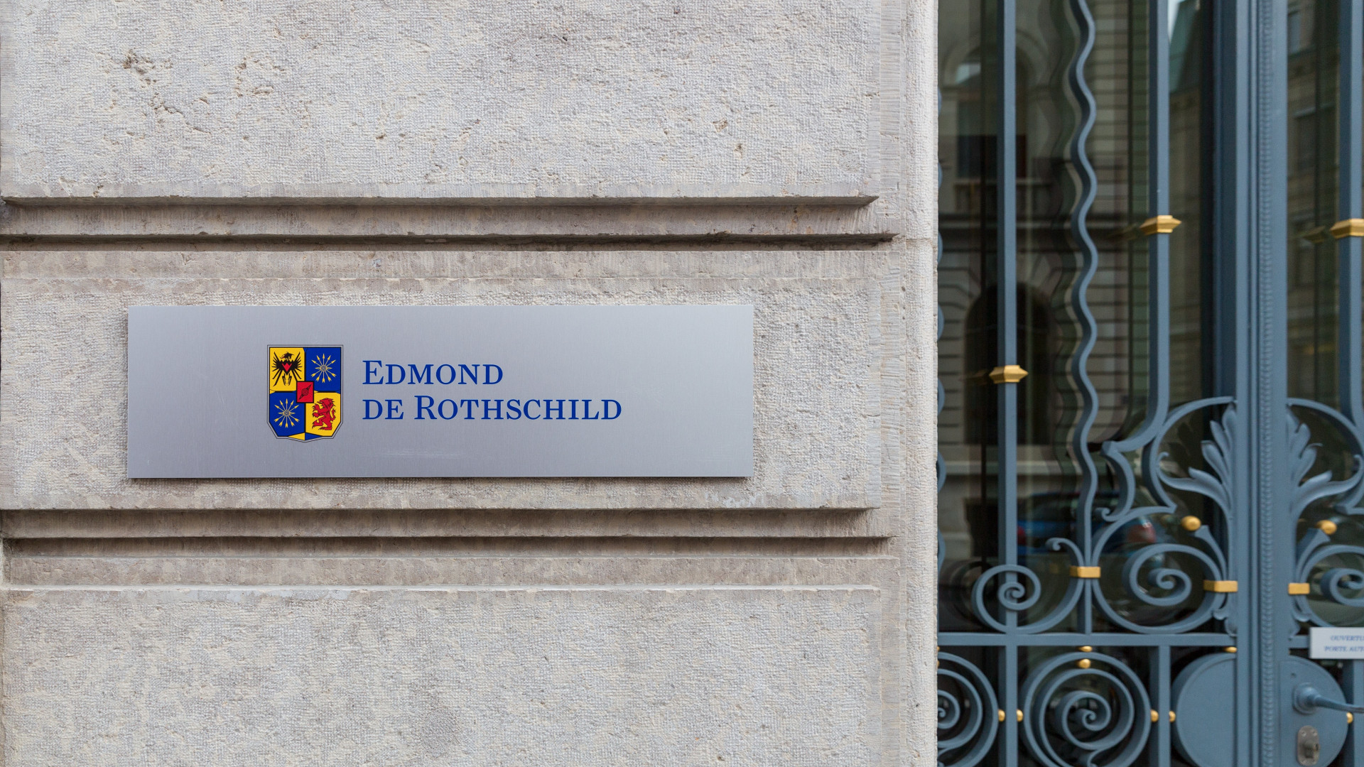 Feljelentette a Rothschildok bankját az orosz milliárdos, lopással ...