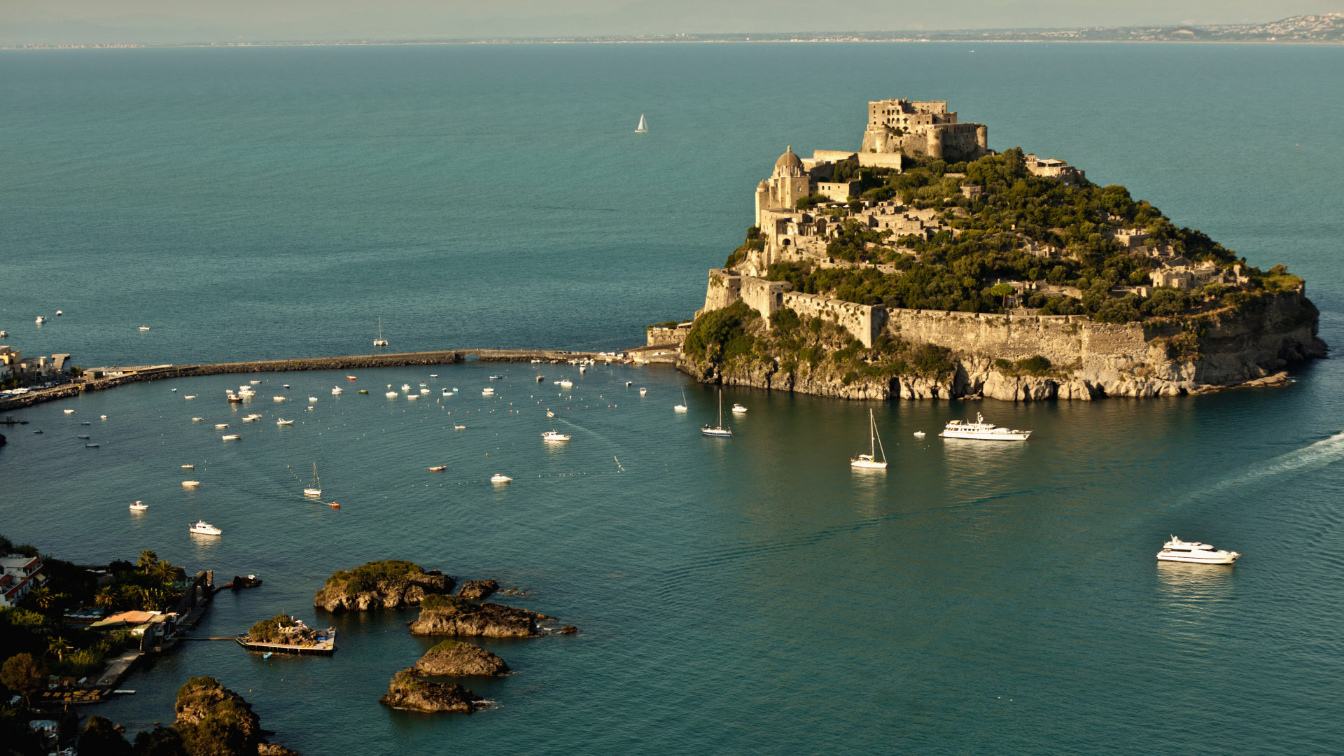 Többen eltűntek egy földcsuszamlást követően egy olaszországi szigeten ...