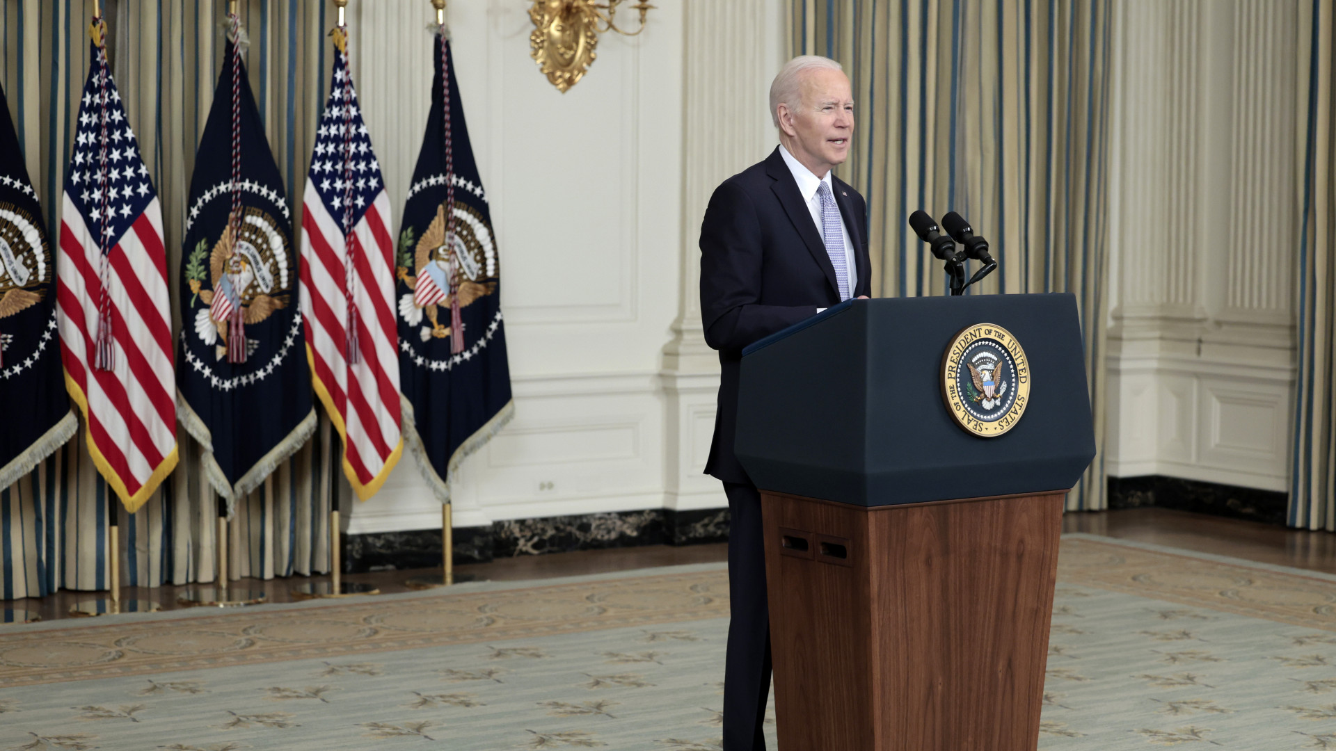 Amerika drónokkal, rakétarendszerekkel és páncélozott járművekkel ...