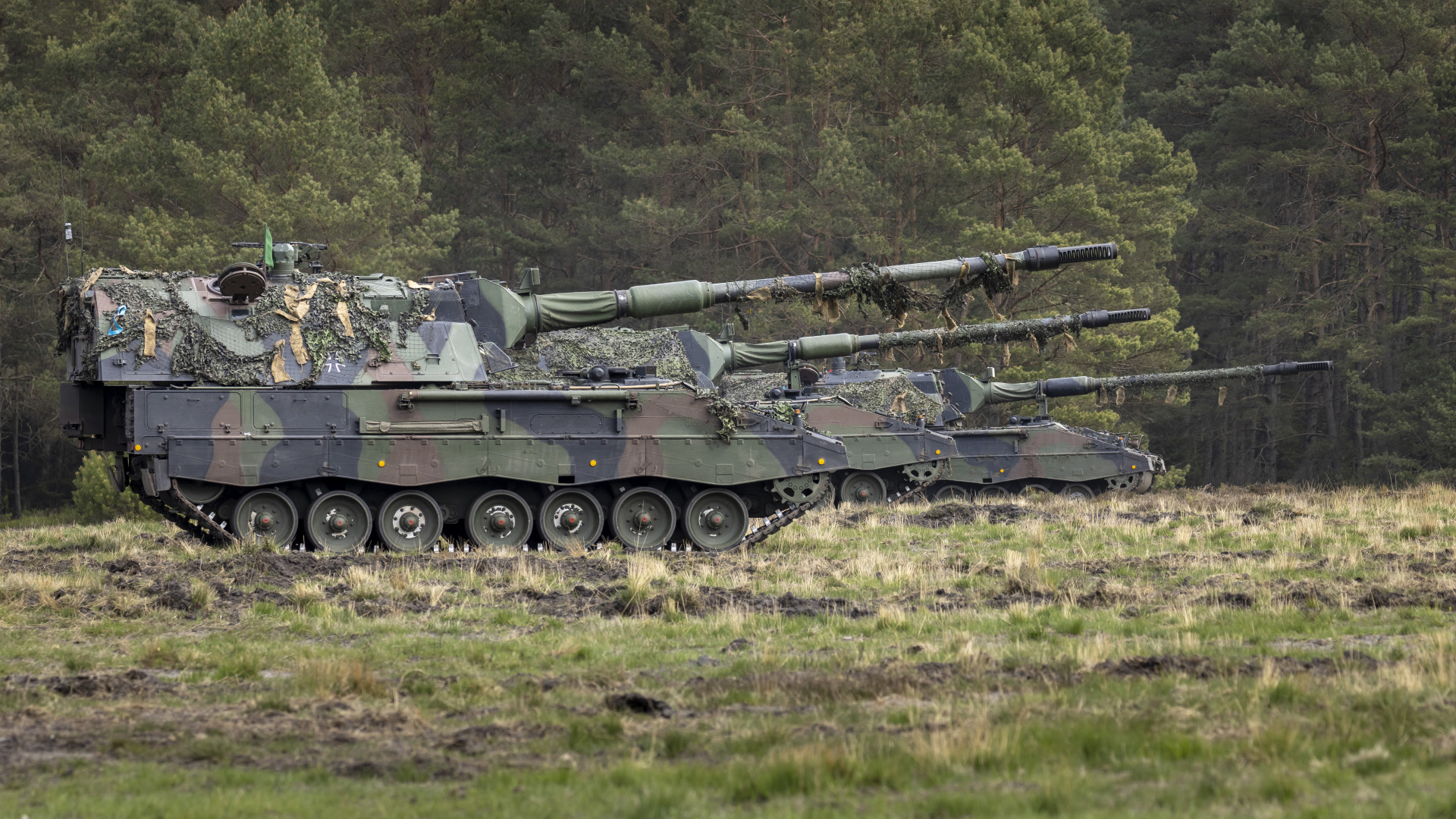 Elkezdődött a kiképzés - Hamarosan Panzerhaubitze 2000-eseket kapnak az ...