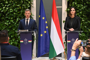 Rendkívüli sajtótájékoztatón beszél Magyar Péter - Bemutatta az előző ...